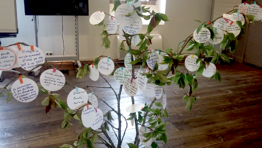 Messages from participants in a Leadership for UHC programme decorate a ...